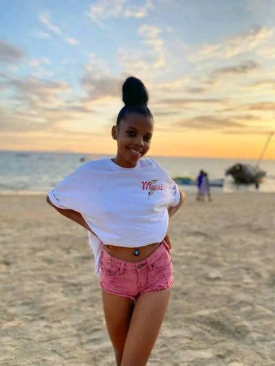 Rencontre Femme, Anicette, 22 ans, Madagascar, 155cm et 40kg Rencontre Femme, Anicette, 22 ans, Madagascar, 155cm et 40kg